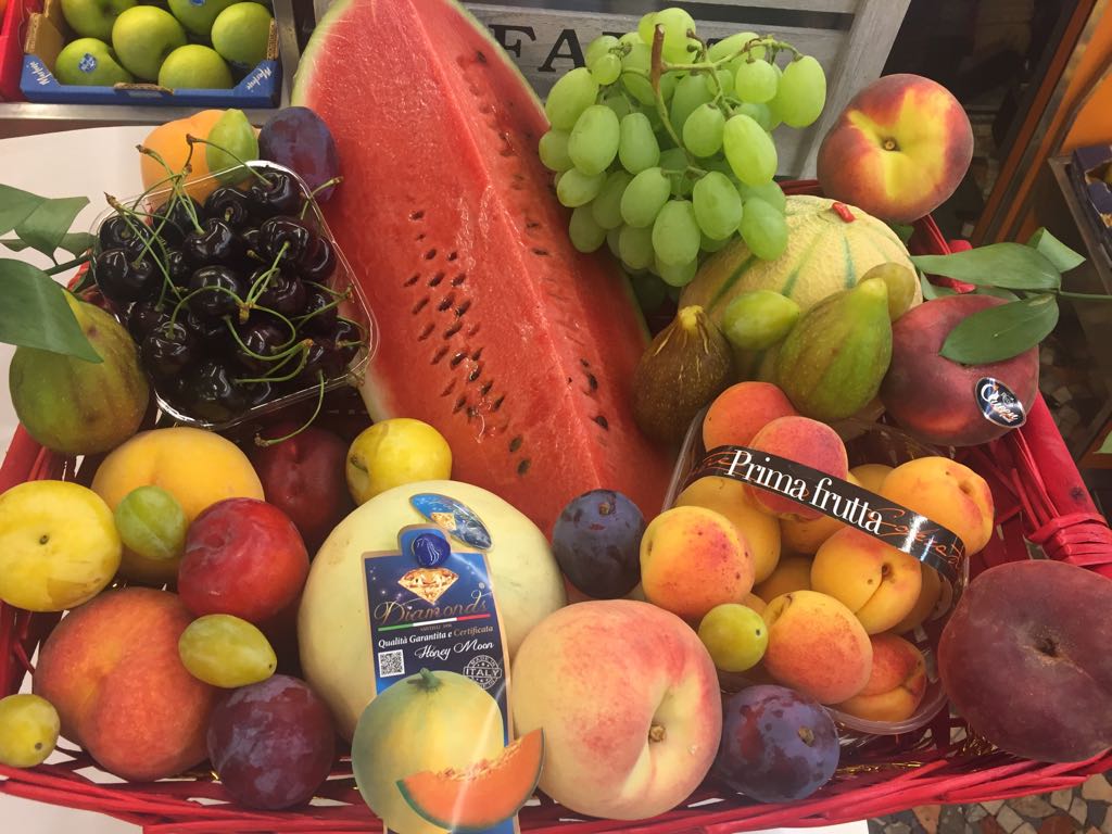 Cesto di frutta mista di stagione - Ordina online su Cosaporto.it